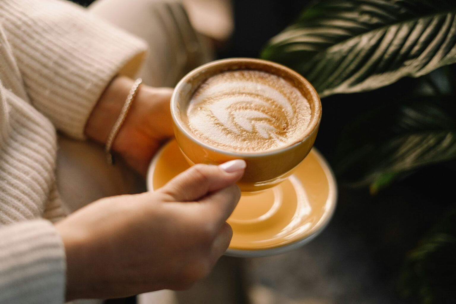 How To Become A Morning Person (According To The Pros)