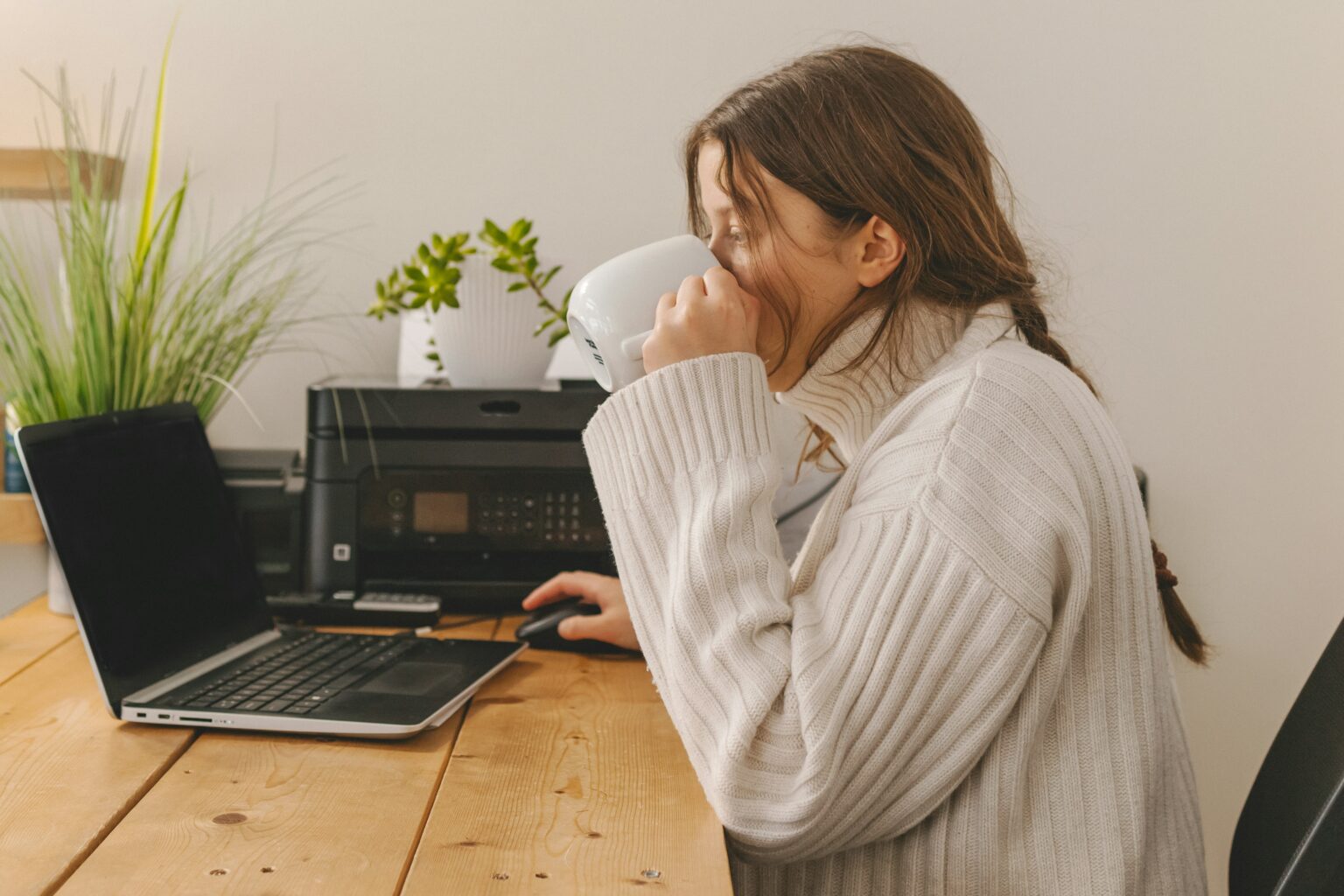 22 Best Ways to Reduce Screen Time and Be More Present